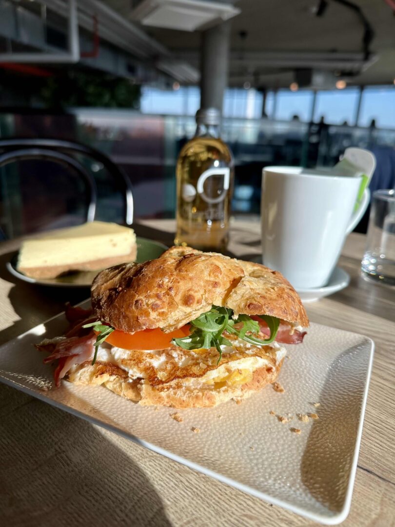 Kaffee mit Aussicht im Hamburger Bunker - Constant Grind