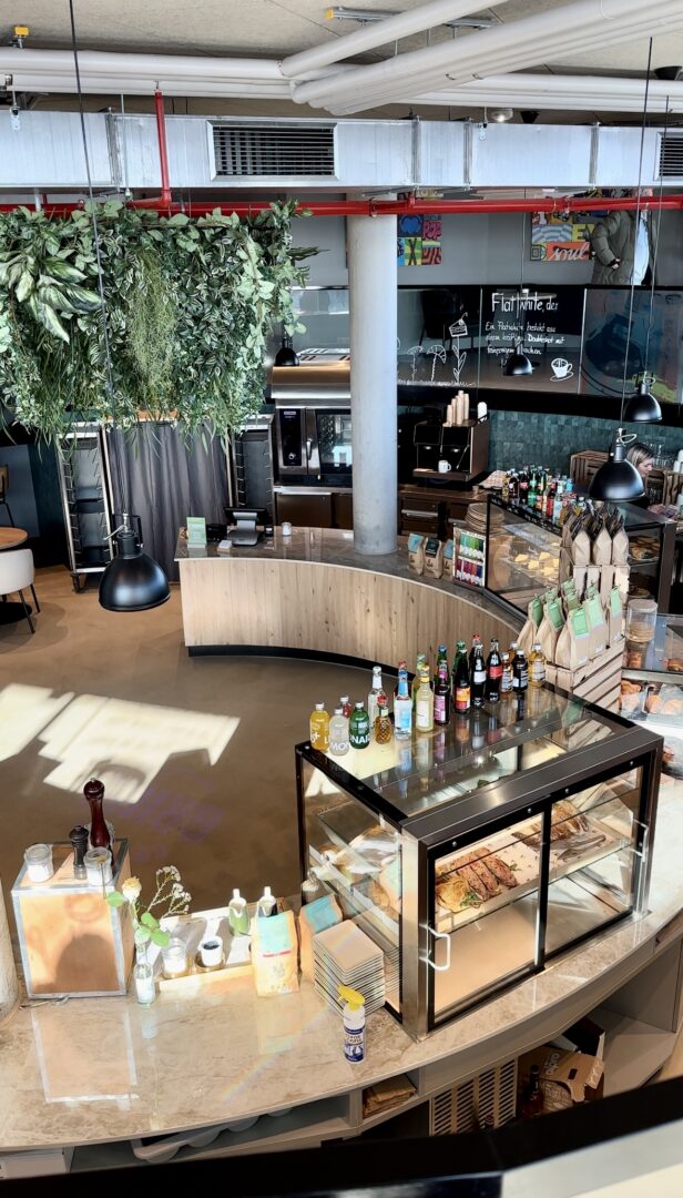 Kaffee mit Aussicht im Hamburger Bunker - Constant Grind